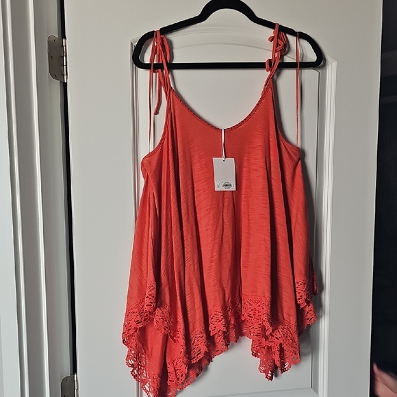 LC Lauren Conrad | Tops | Lc Lauren Conrad Coral Lace Hem Camisole ...